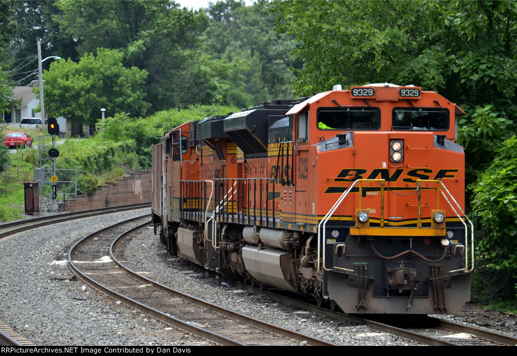 BNSF SD70ACe 9329 on 65W